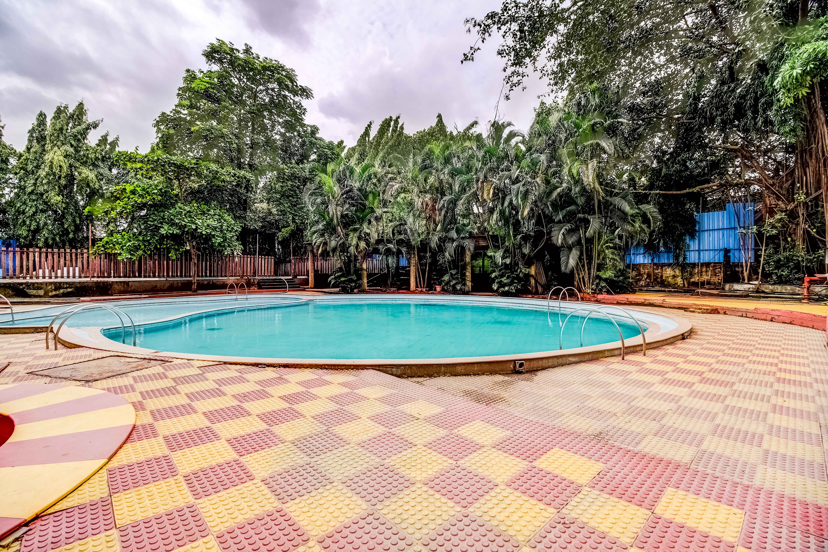 Capital O 45949 Dhuri Resort, Capital O Mumbai, Book @ ₹1095 - OYO