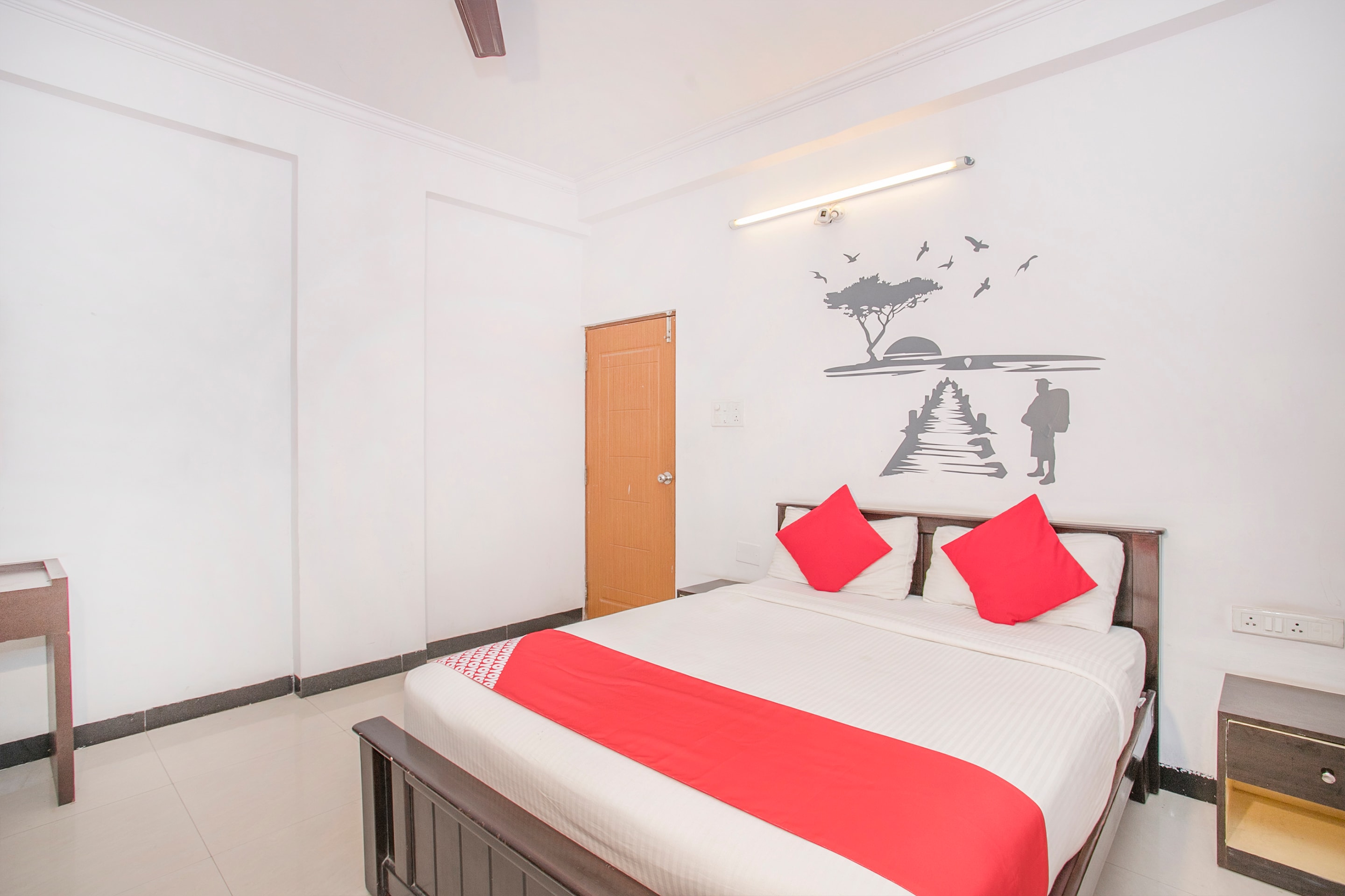 OYO 762 Hotel GMR 18 Grand, OYO Rooms Bangalore, Book @ ₹501 - OYO