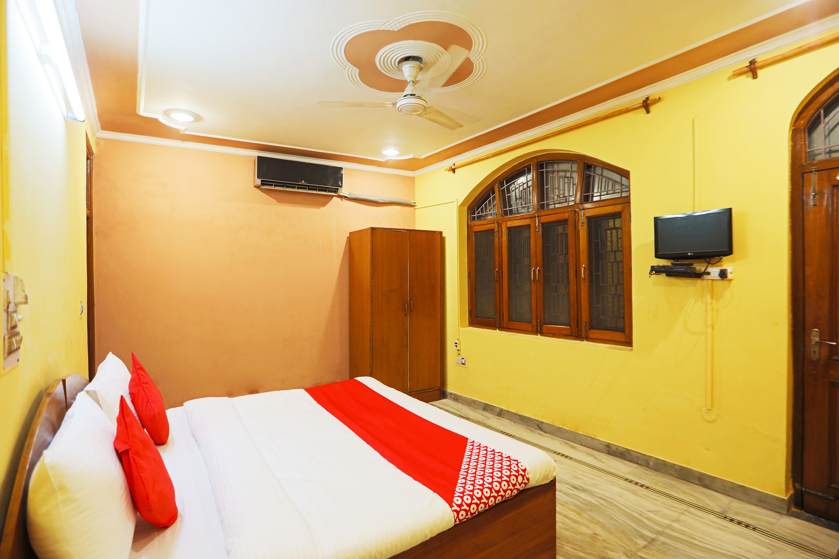 Hotel O Singh, Flagship Delhi, Book @ ₹776 - OYO