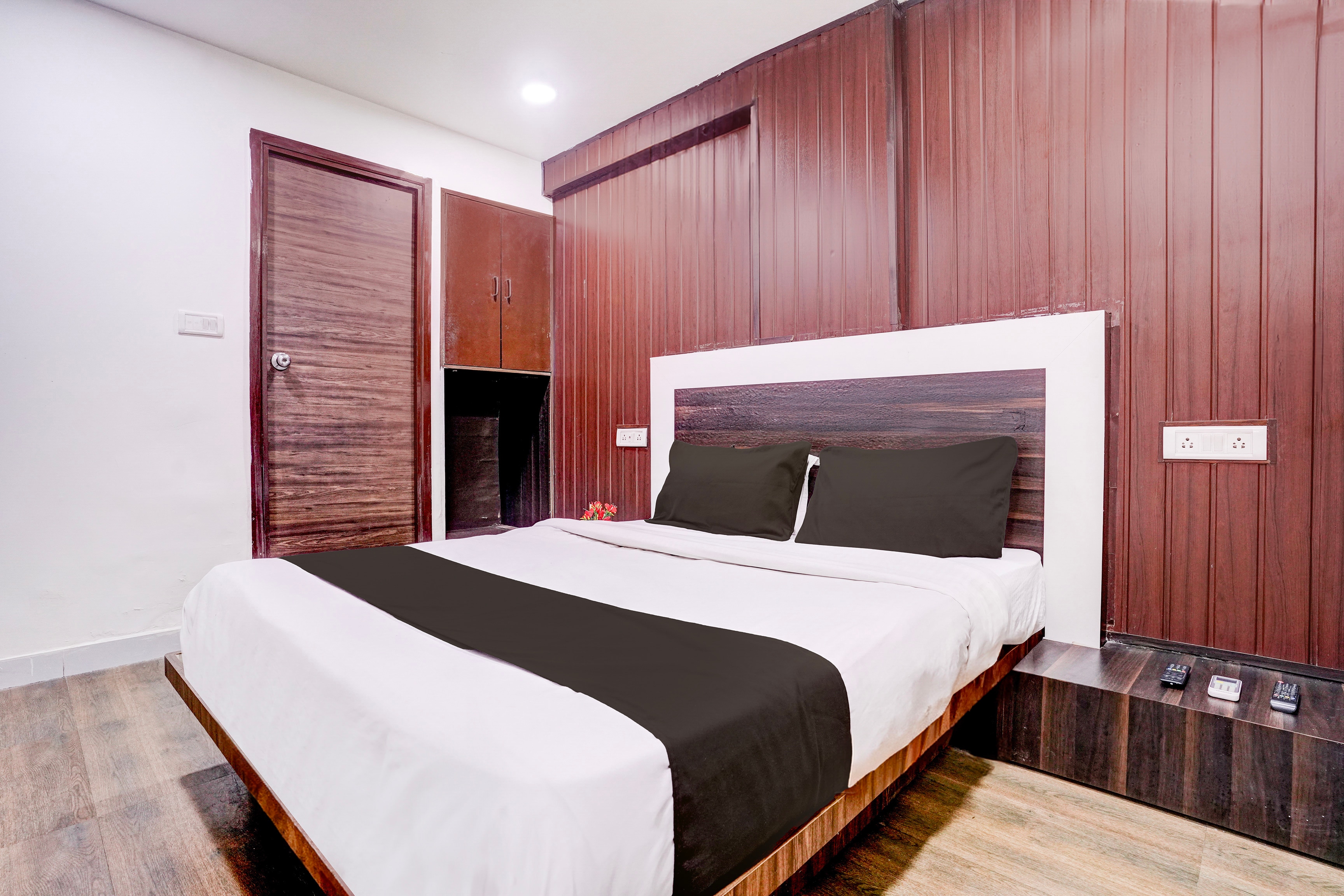 Collection O Lokhandwala Andheri West Formerly White Star, Collection O ...
