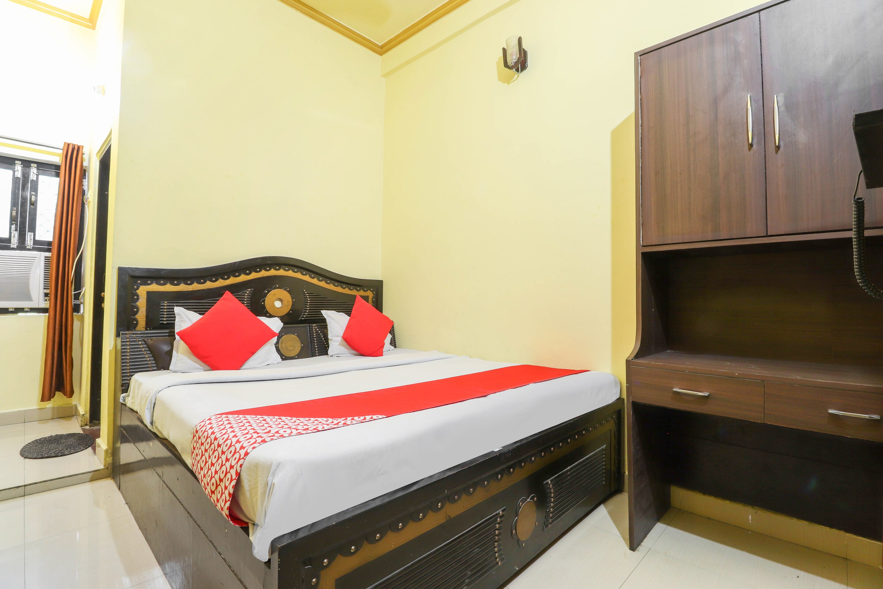OYO 60747 Hotel Rajendra, OYO Rooms Basti, Book @ ₹1095 - OYO