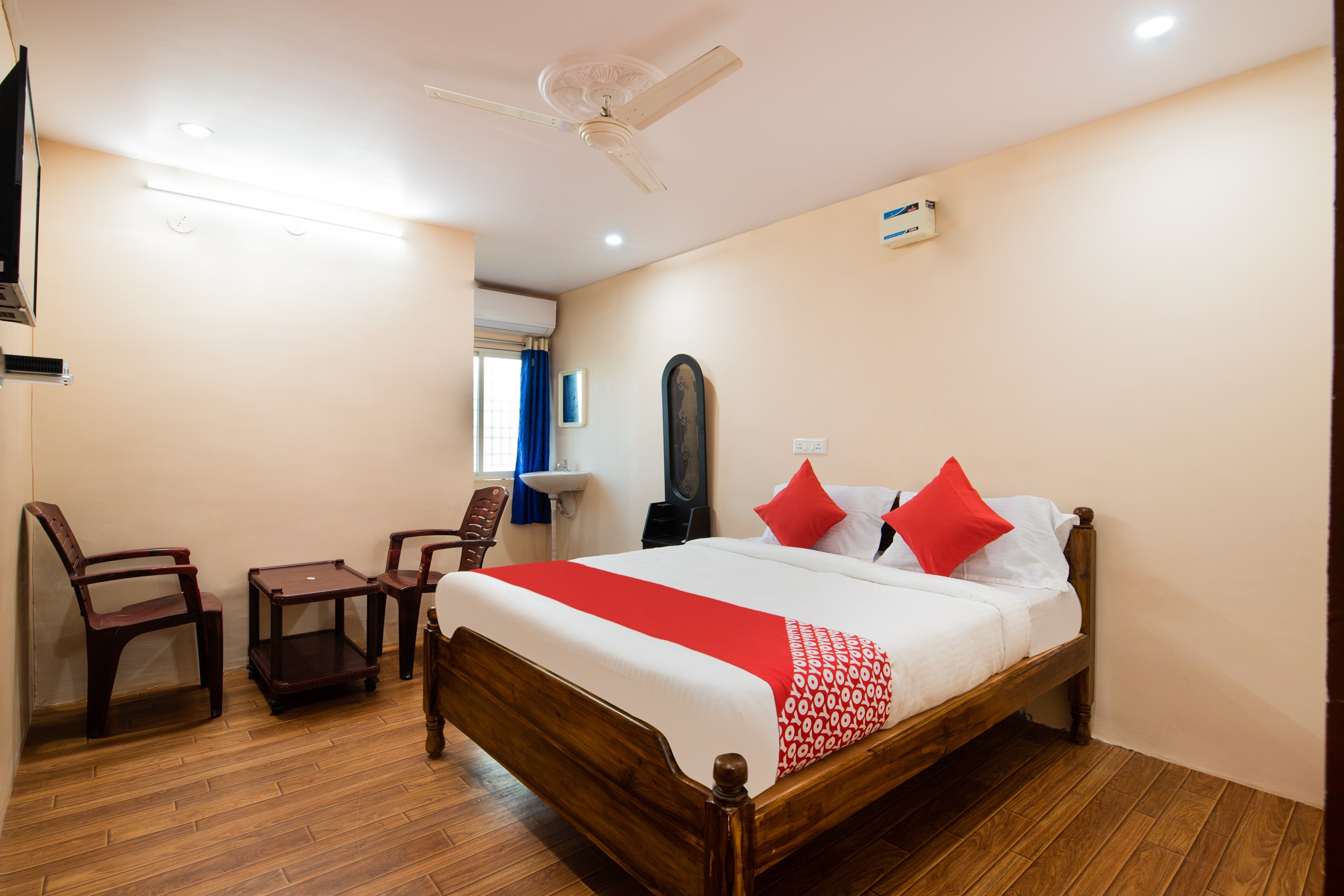 OYO 60899 V3 Comforts , OYO Rooms Visakhapatnam, Book @ ₹1026 - OYO
