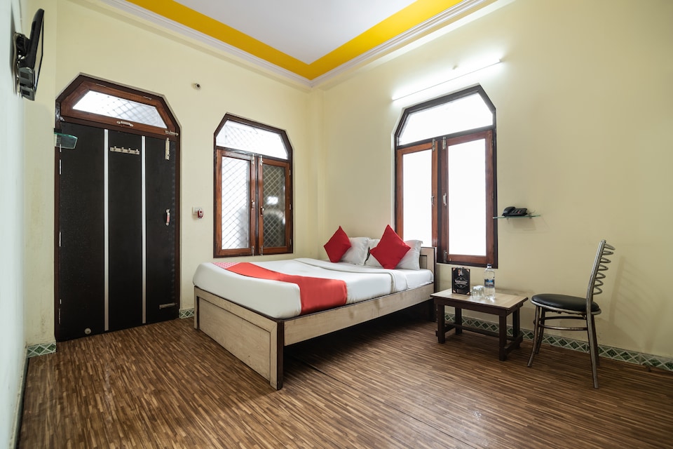 OYO 61650 Hotel Shivratan Palace, OYO Rooms Hamirpur-UP, Book @ ₹1095 - OYO