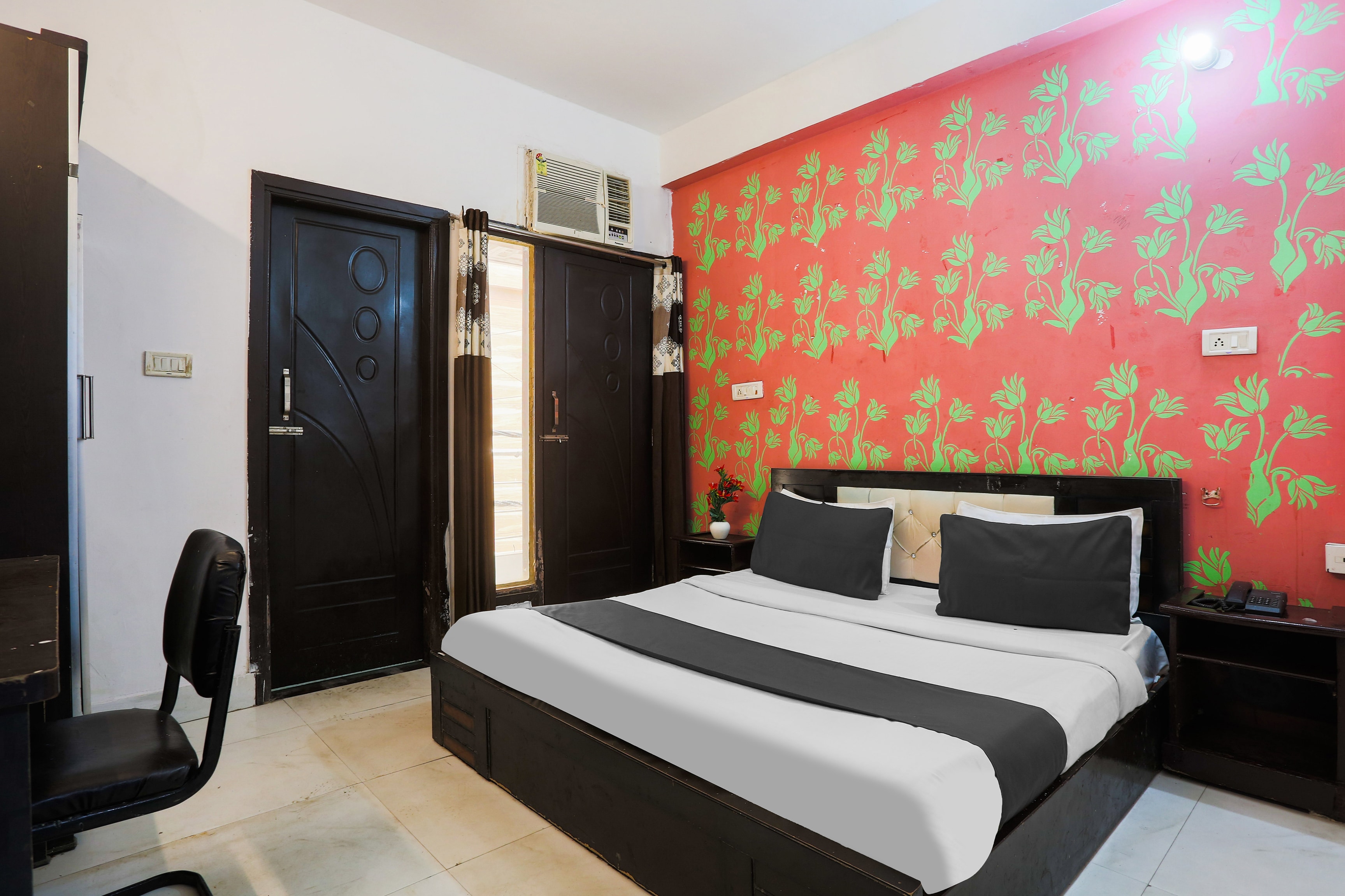 Oyo Homes in Rani Bagh, Delhi Starting @ ₹502 - Upto 77% OFF on 22 Rani ...