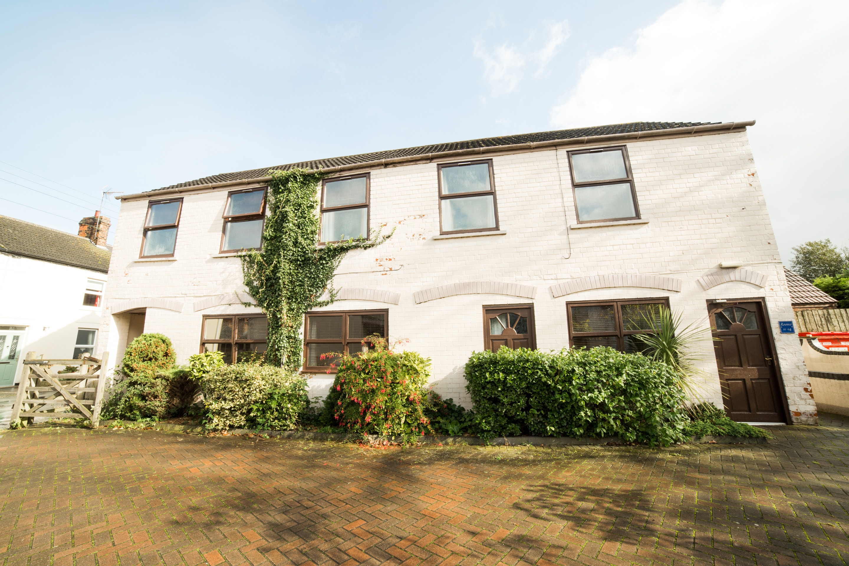OYO Whistle And Flute, Barnetby, UK - OYO Hotels