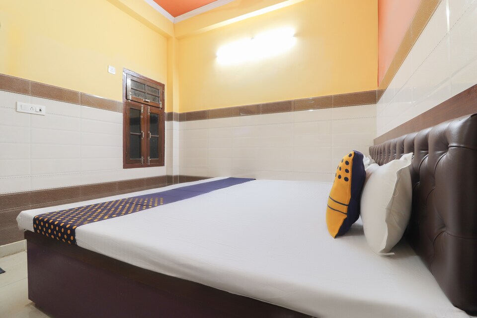 SPOT ON 63473 Madina Guest House , SPOT ON Barabanki, Book @ ₹1095 - OYO