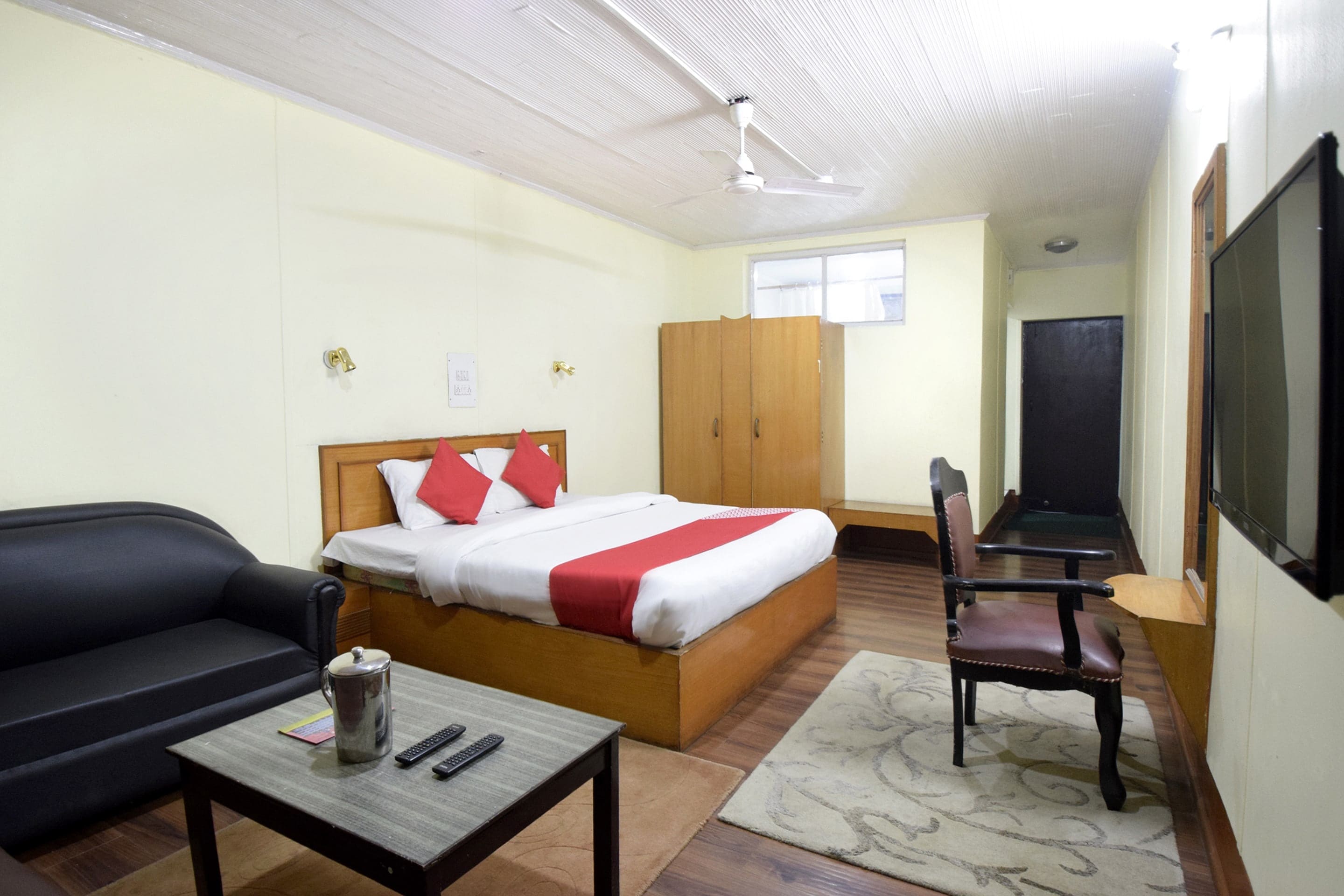 OYO Hotel Pamposh, Premium Srinagar, Book @ ₹494 - OYO