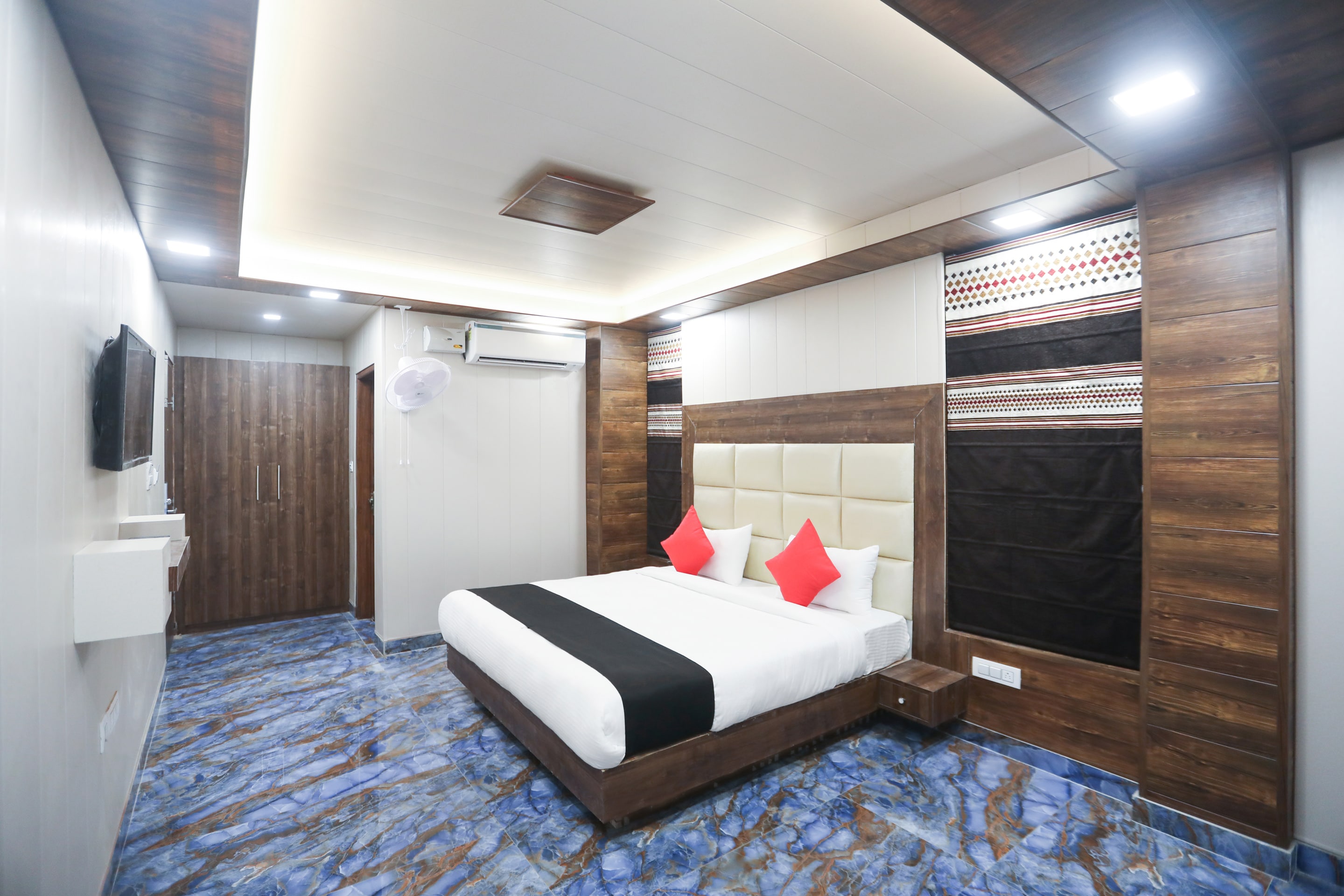 Hotel O by OYO Apple Tree, Flagship Noida, Book @ ₹866 - OYO