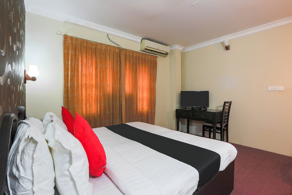 Capital O 65141 Hotel Indigo Inn, Capital O Khargone, Book @ ₹1095 - OYO