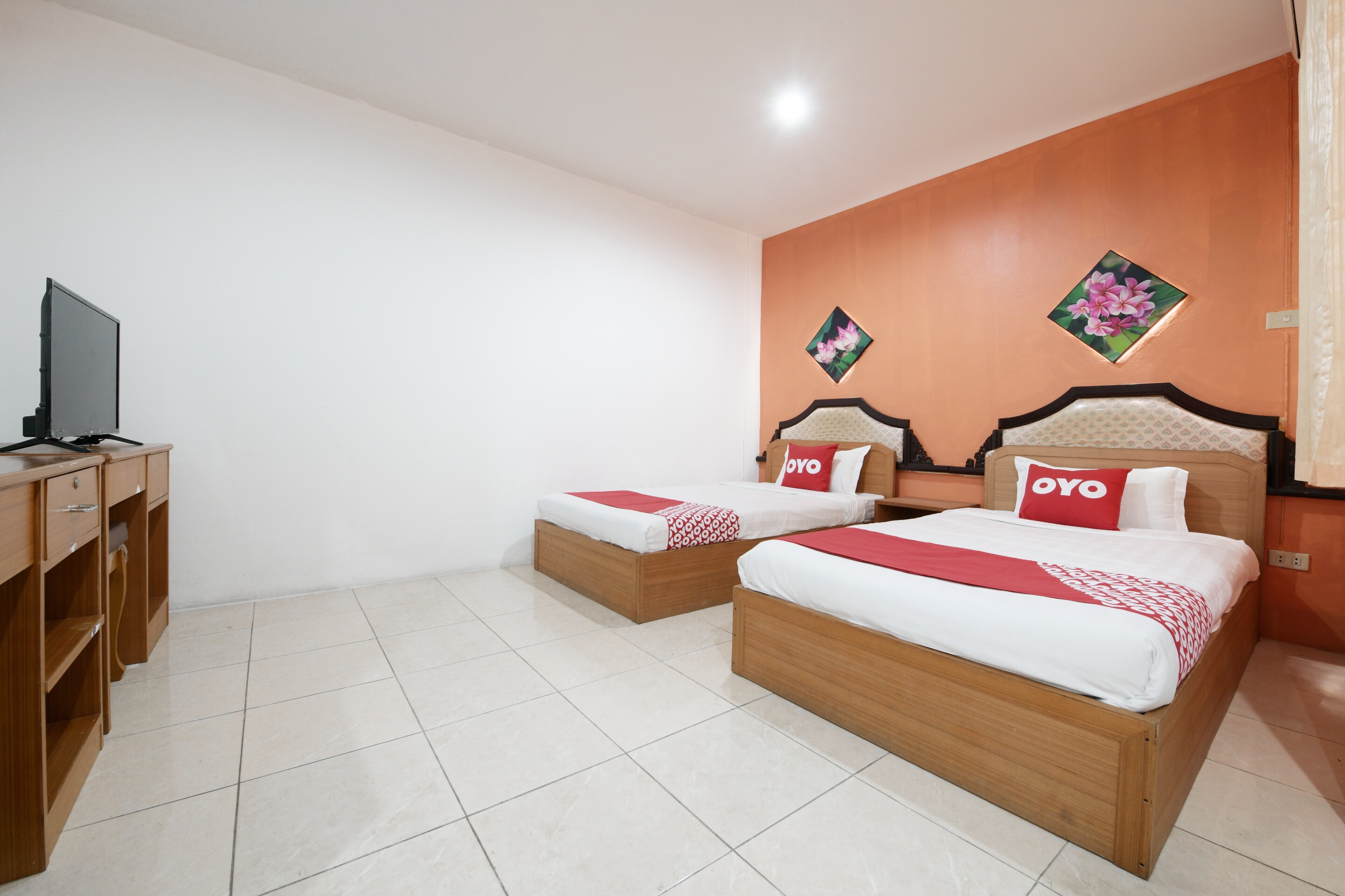 Inter Place, OYO Hotels Pattaya, Book @ ฿400 - OYO