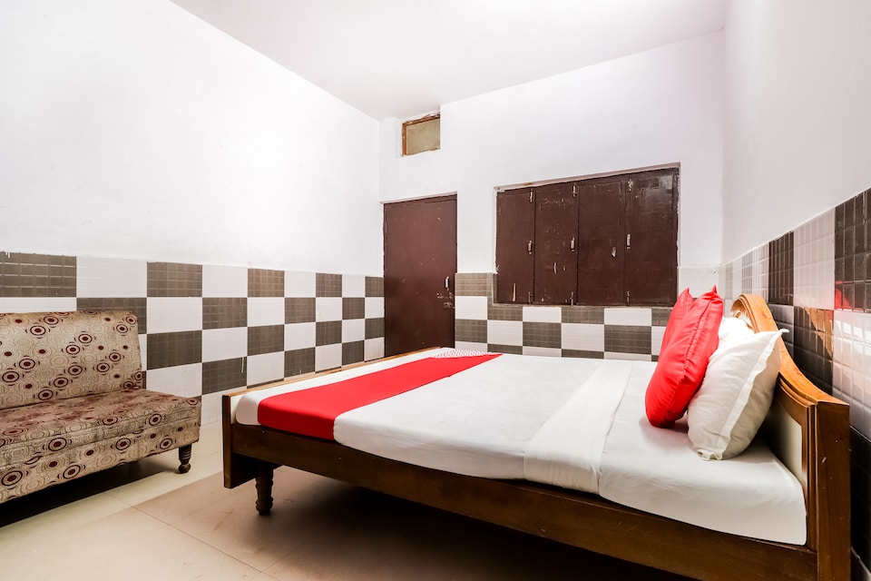 OYO 67220 Jamuna Palace, OYO Rooms Basti, Book @ ₹1095 - OYO
