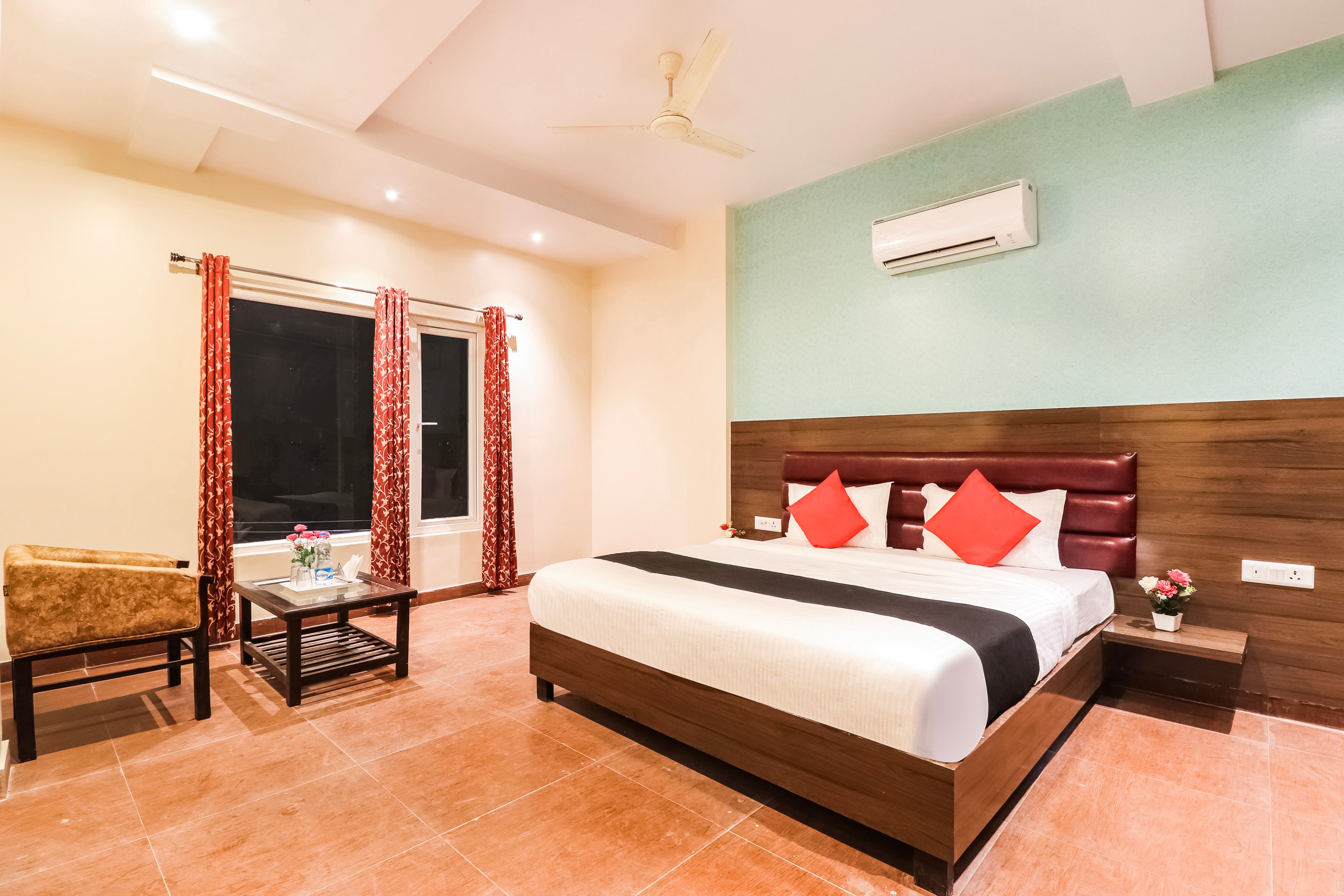 Collection O Gaytri Palace, Collection O Lucknow, Book @ ₹724 - OYO