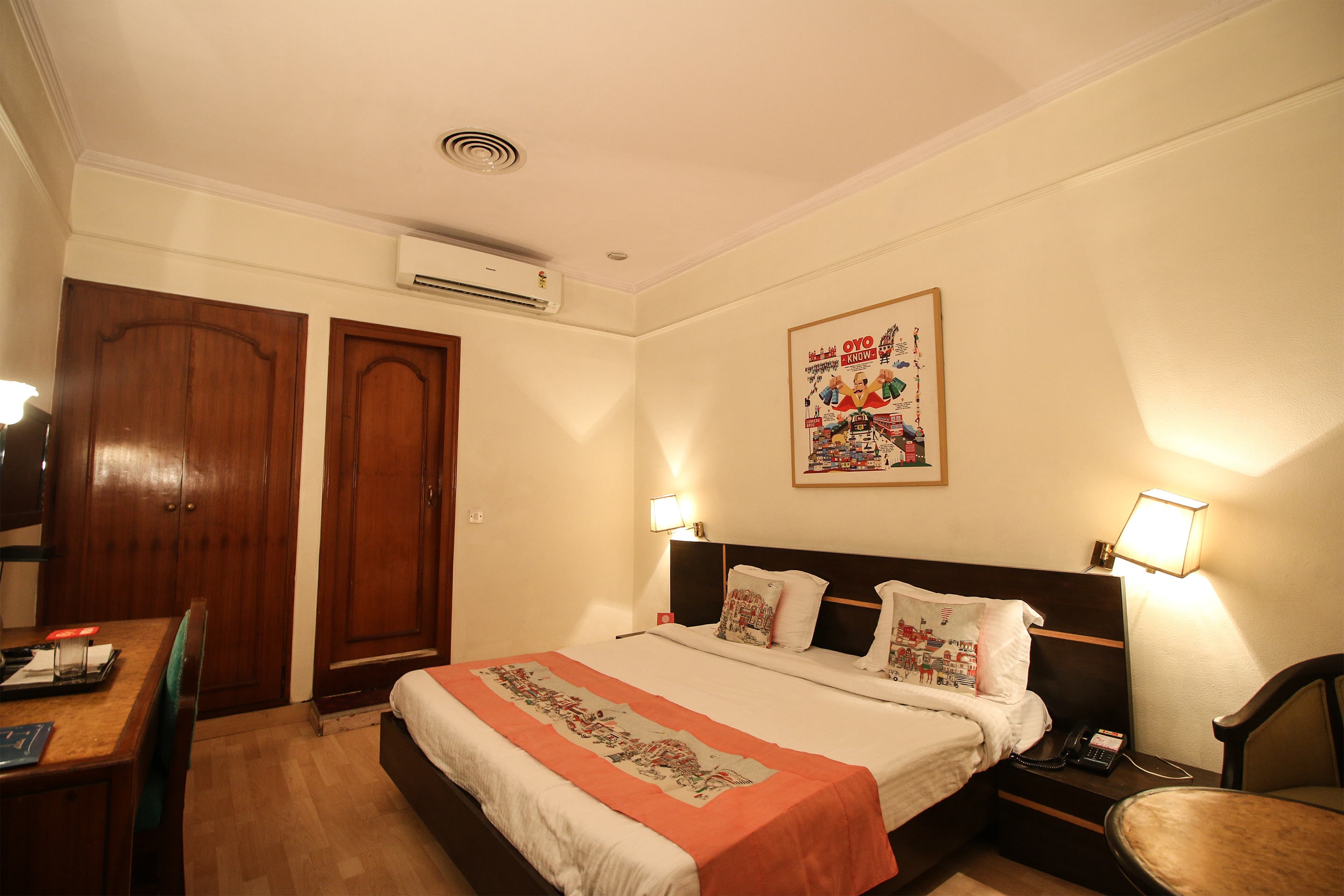 OYO Premium 571 Connaught Place, Premium Delhi, Book @ ₹1095 - OYO