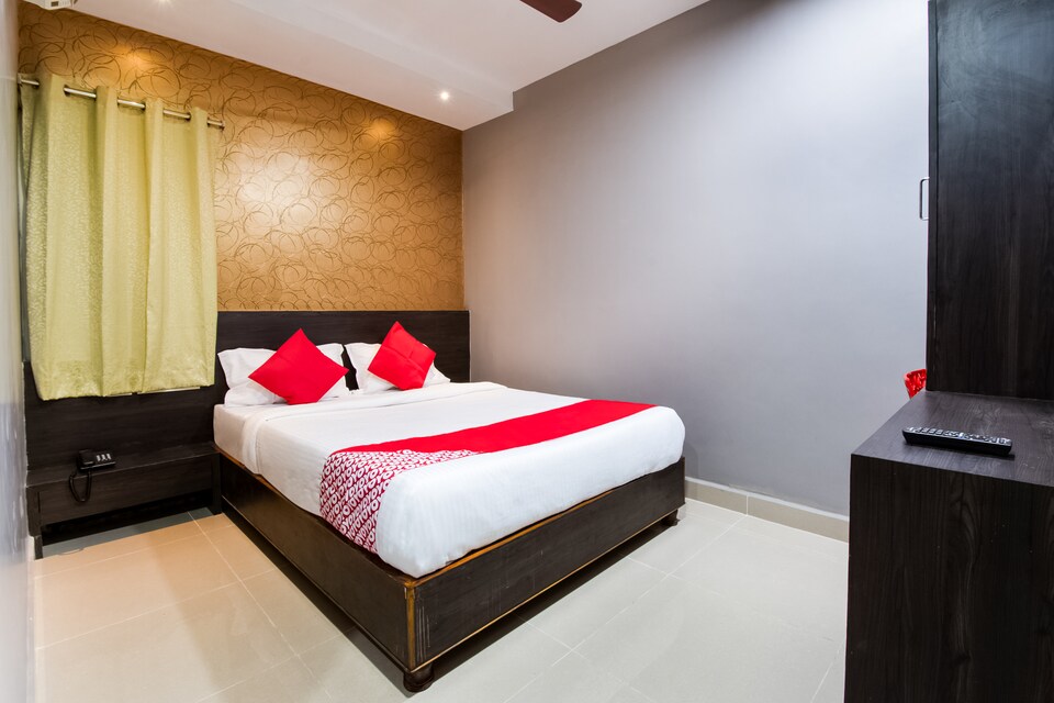 OYO 70680 Mokshajna Inn, OYO Rooms Vijayawada, Book @ ₹1332 - OYO