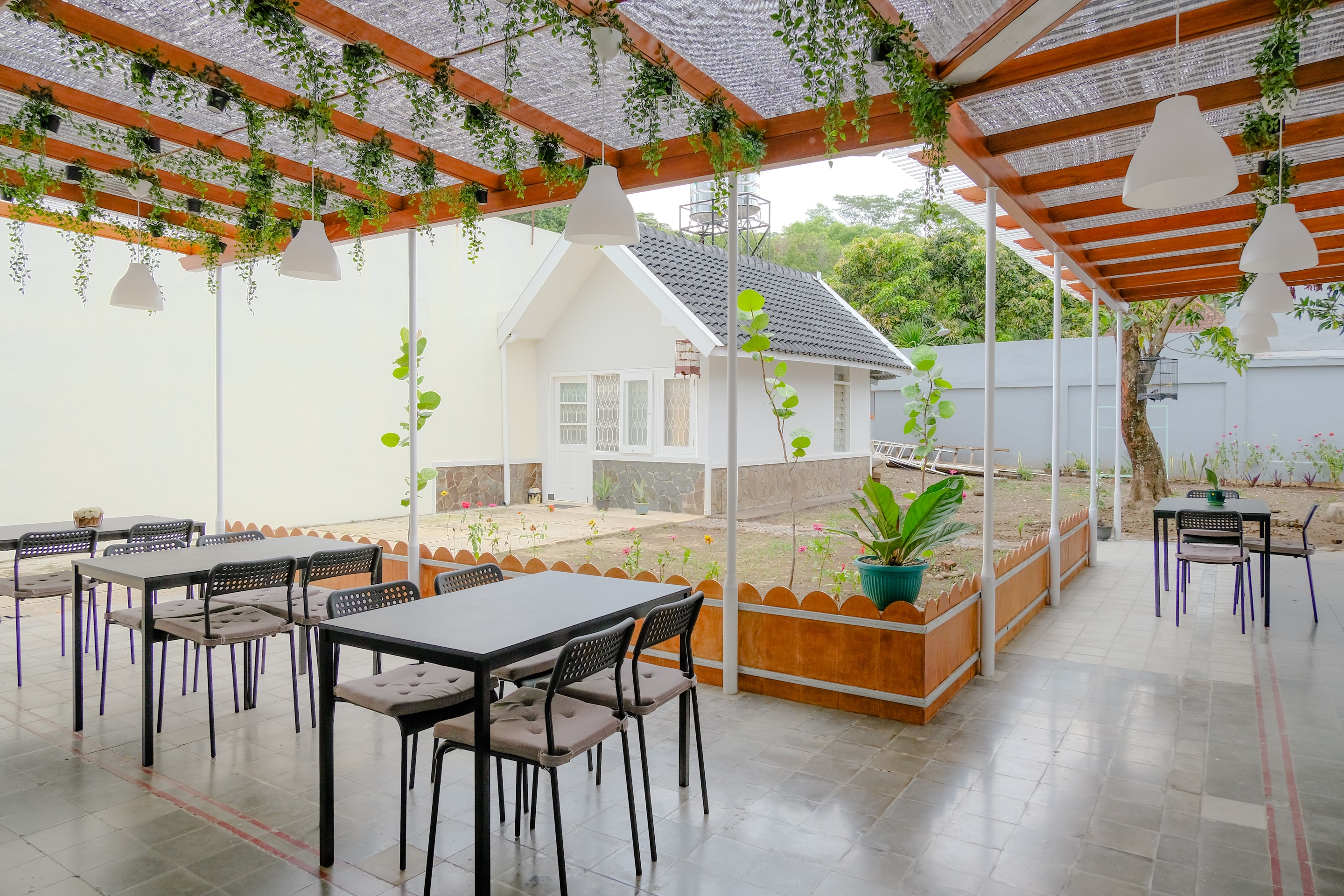 OYO 3117 Guest House Selasar Syariah, OYO Hotels Malang, Book @ Rp49433 ...