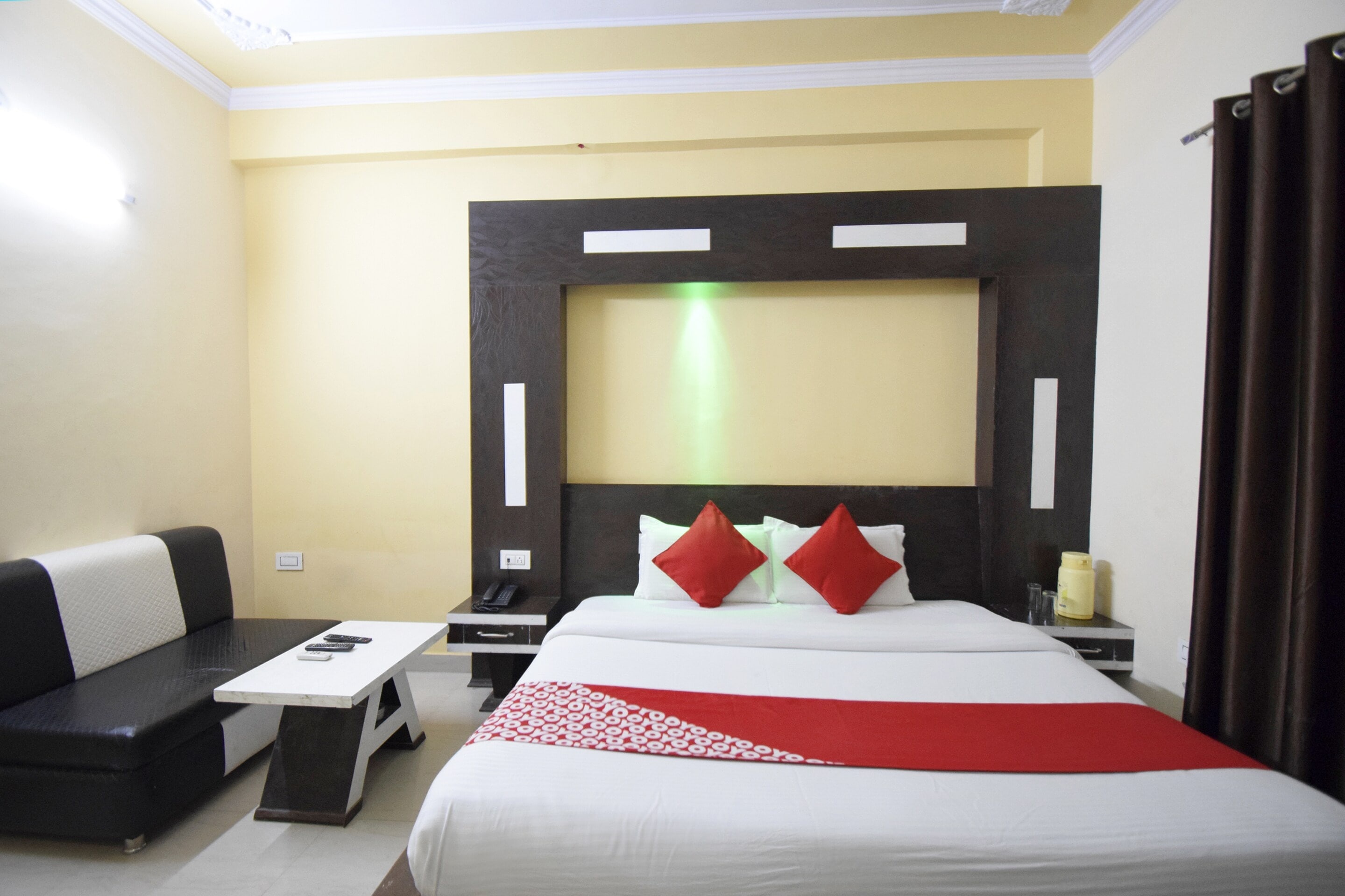 OYO Hotel Ks International, OYO Rooms Katra, Book @ ₹494 - OYO