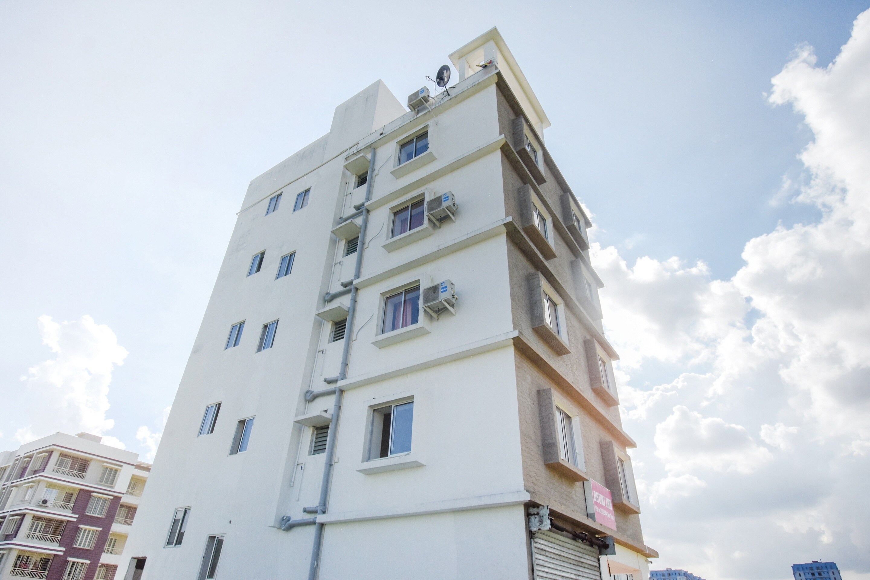 OYO Bhumi Inn Near Kolkata Airport , Flagship Kolkata, Book @ ₹898 - OYO