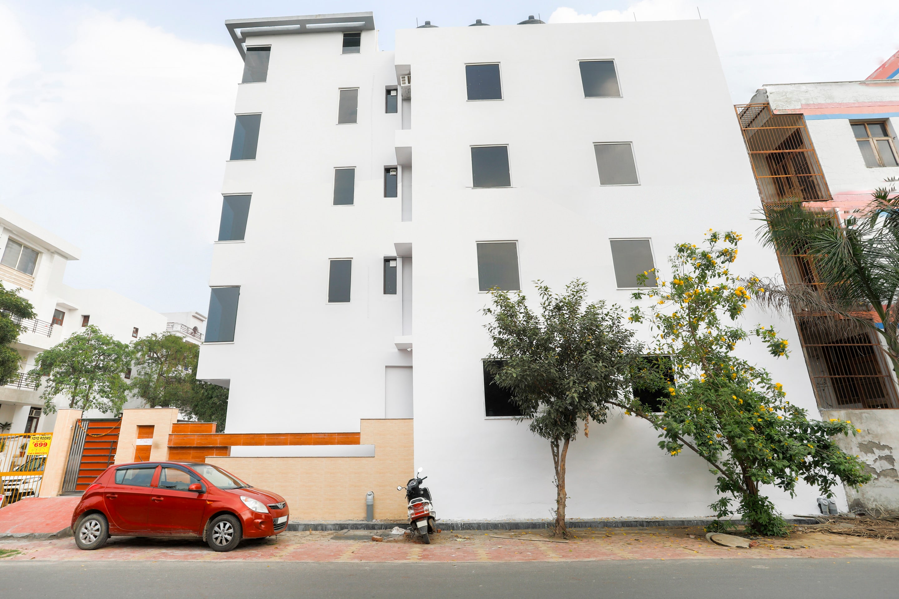 Super OYO Flagship GRANDEUR HOTEL, Flagship Noida, Book @ ₹1087 - OYO