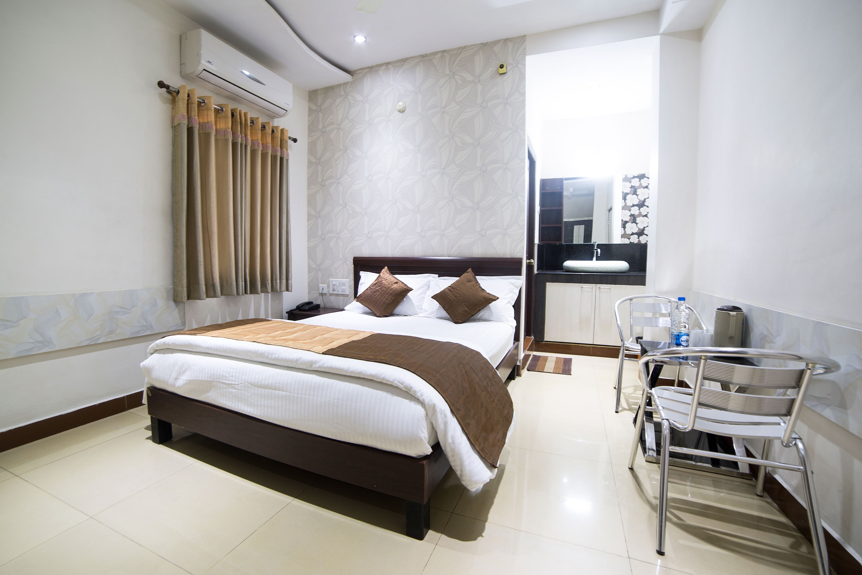 OYO Satya Inn, OYO Rooms Hyderabad, Book @ ₹1095 - OYO