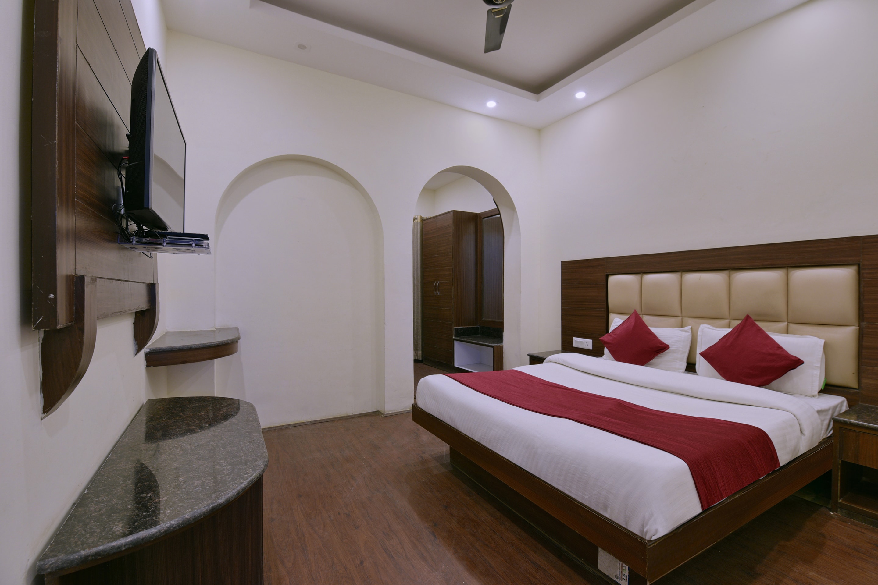 live on MUS318 , OYO Rooms Mussoorie, Book @ ₹1095 - OYO